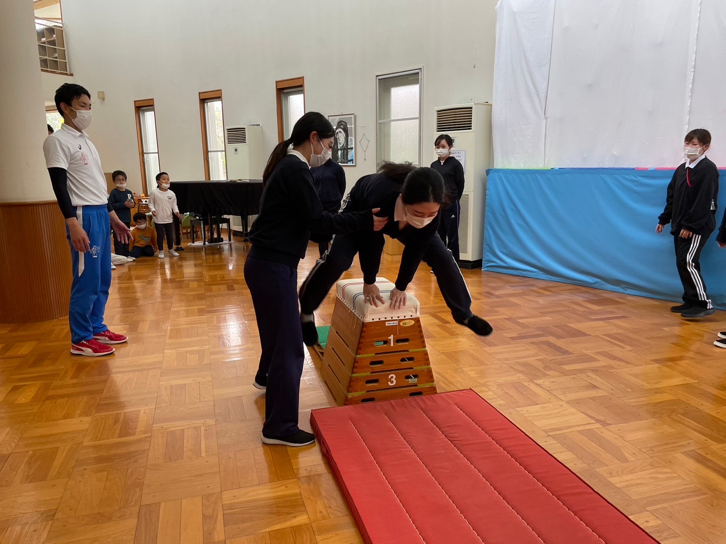 職員研修・体操 | 賢明学院幼稚園 | 学校法人 賢明学院