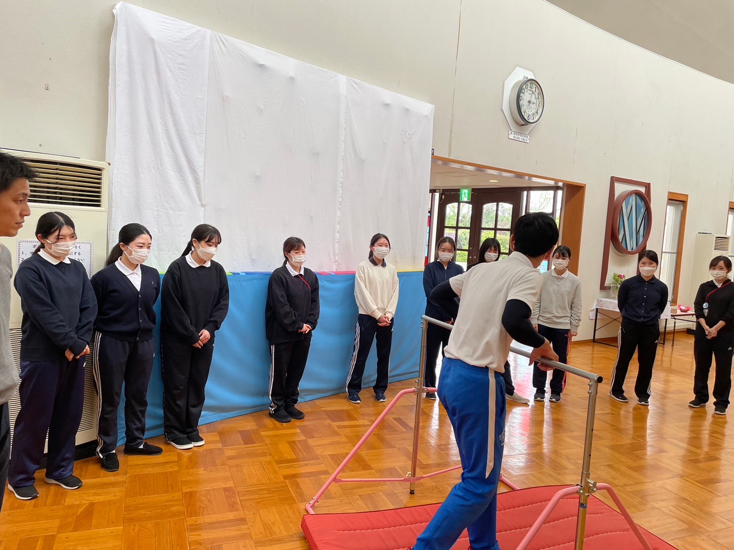 職員研修・体操 | 賢明学院幼稚園 | 学校法人 賢明学院